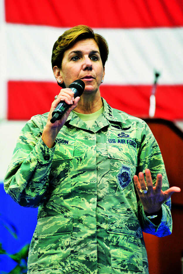 Lori Robinson: la primera comandante de combate de Obama | Mujerhoy