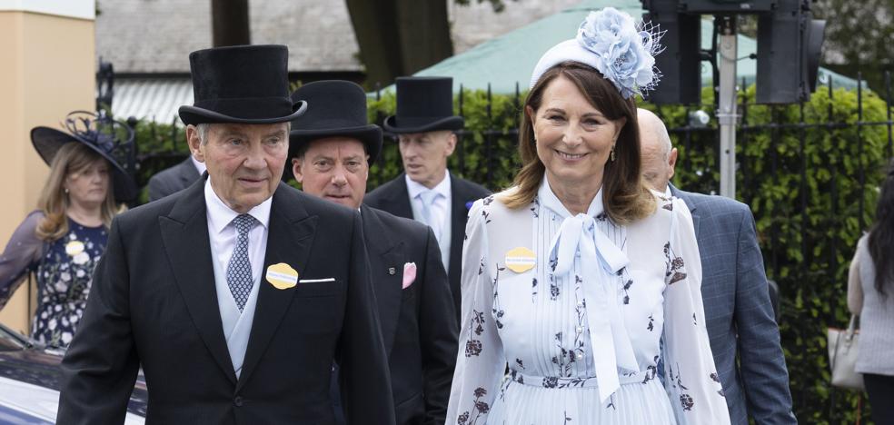 El encuentro de los padres de Kate Middleton con Guillermo en Ascot ...