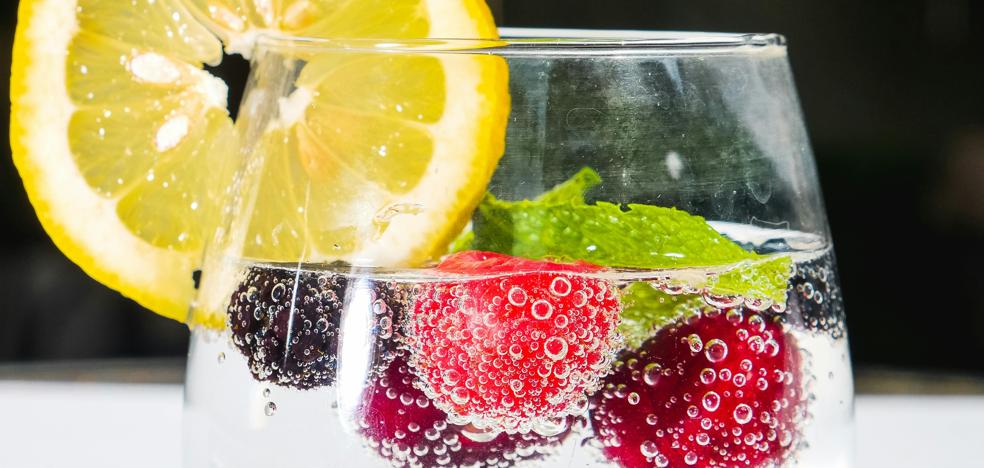 El refresco sin calorías y mil beneficios que apenas tomamos en España ...