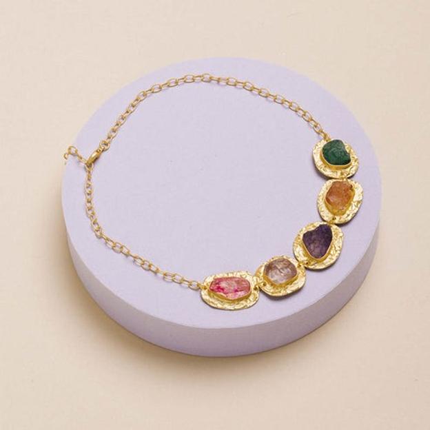 8 maxi collares que elevan un look de entretiempo como hacen las royals ...